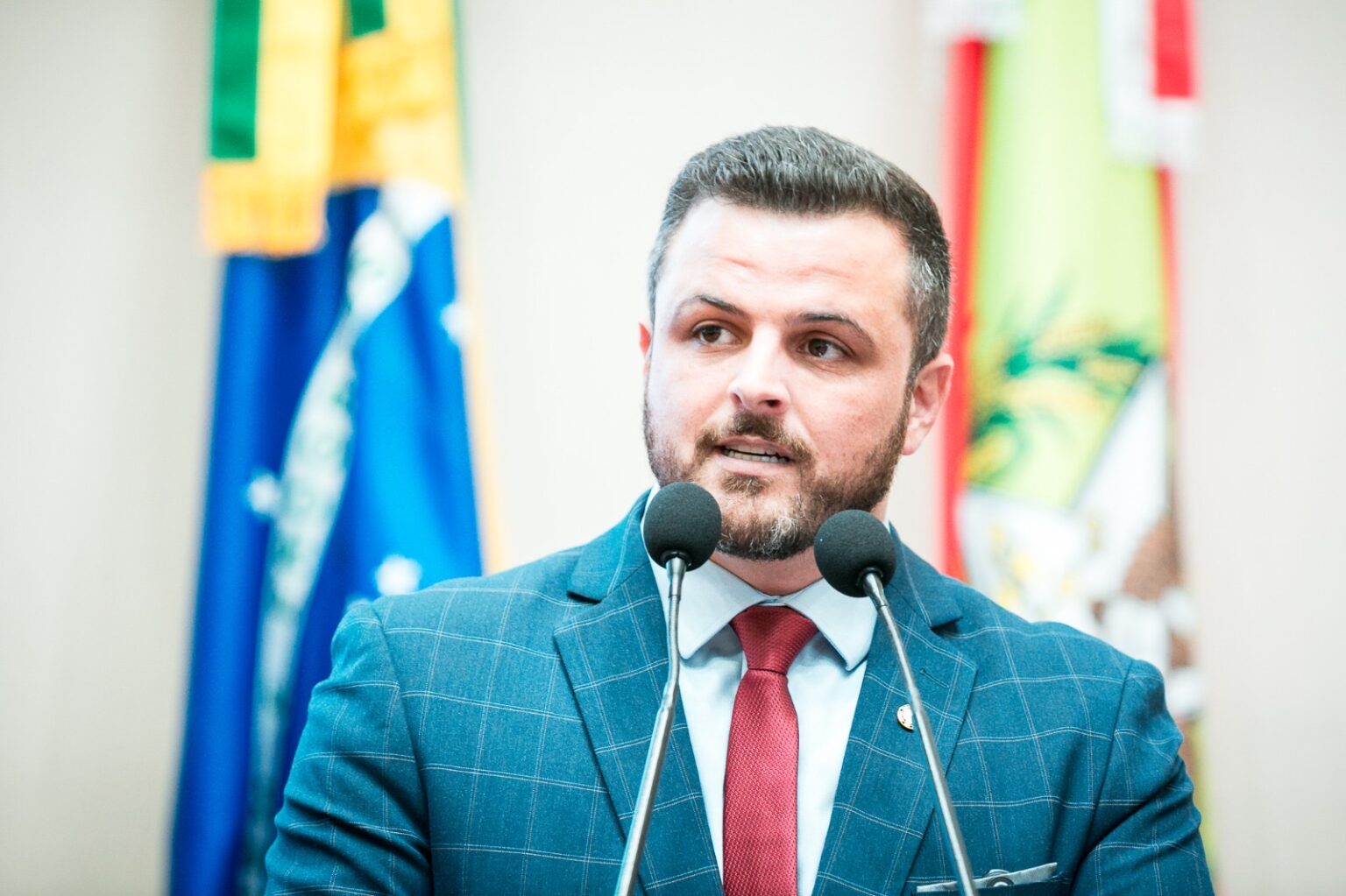LUCAS NEVES CRITICA CORTE DO GOVERNO LULA NO ORÇAMENTO PARA SC - Lucas ...